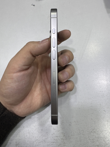 IPHONE 15 pro ideal holatda