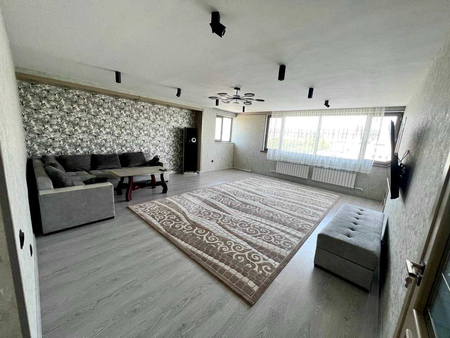 Срочно! На Бобуре - 3х ком, 84м², свежий евроремонт + мебель и техника