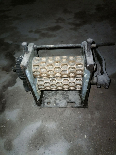 Qandolat maxsulotlari ishlab chiqariladigan bronzadan tayyorlangan mas