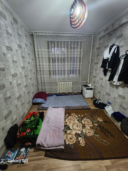 Продаётся  жилая квартира 4 ком