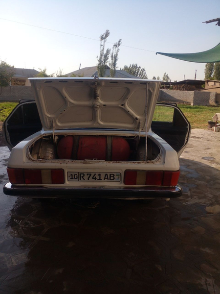 Автомобиль волга ГАЗ-3102