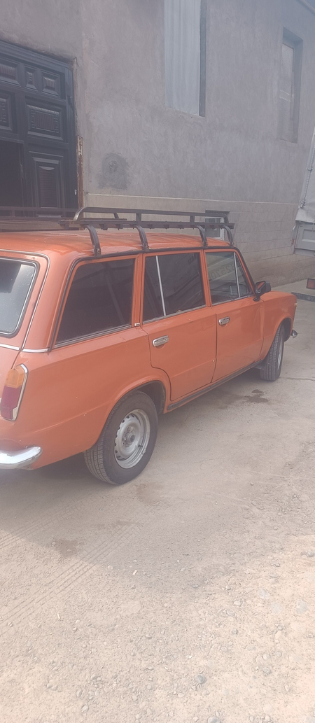 Vaz 2102  sotiladi