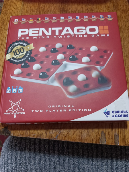 Продам фирменную игру pentago