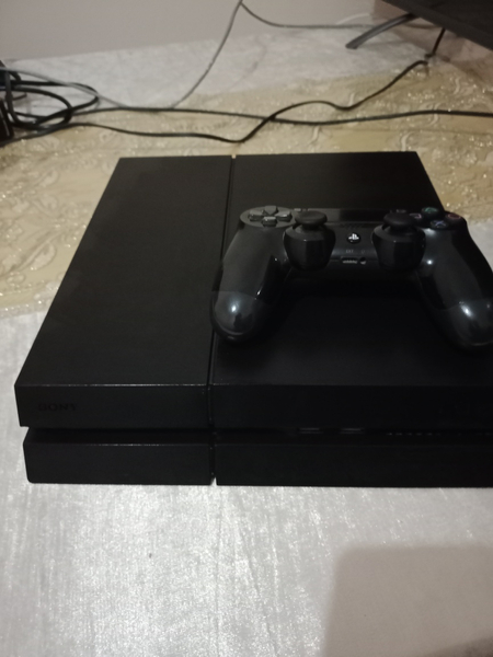 SONY.  PS4 сотилади