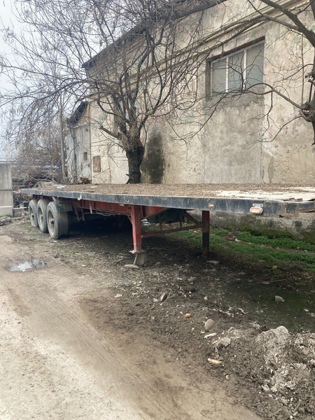 Yarim tirkama unversal Konteyner tashuvchi