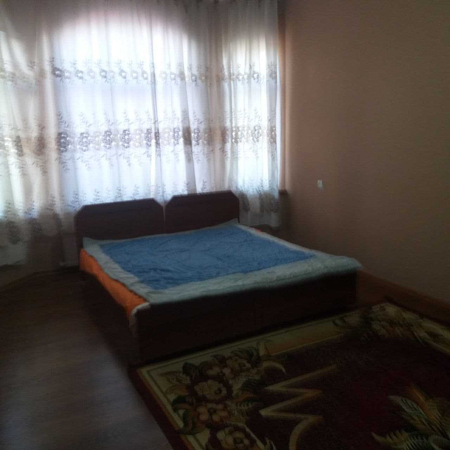 5 хоналик квартирага ойига 60 доллардан 4 кишини ижарага қўяман.