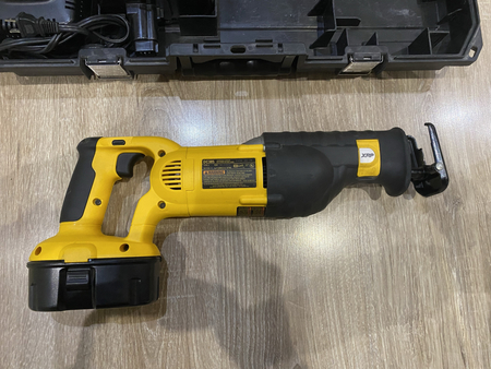 * DeWalt сабельная пила беспроводная аккумуляторная оригинал США