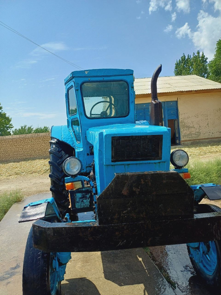 Traktor  T40  priseplari bilan sotiladi .