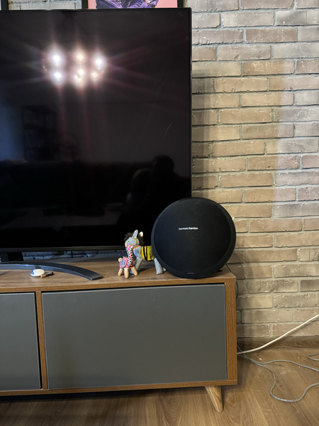 Продам колонку Harmon Kardon Onyx Studio