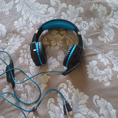Продаются  игровые наушники