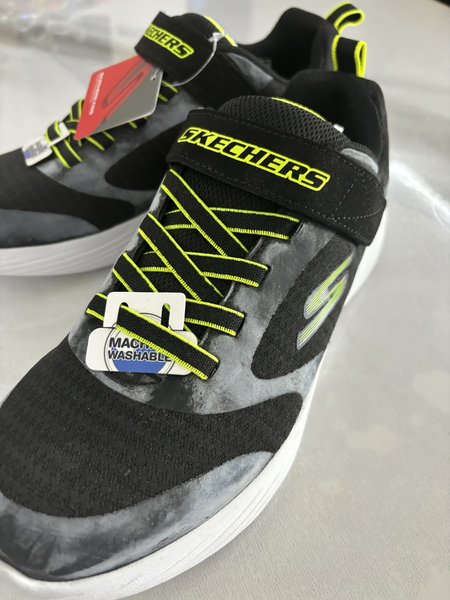 Срочно продам skechers кроссовка для 12-13 лет