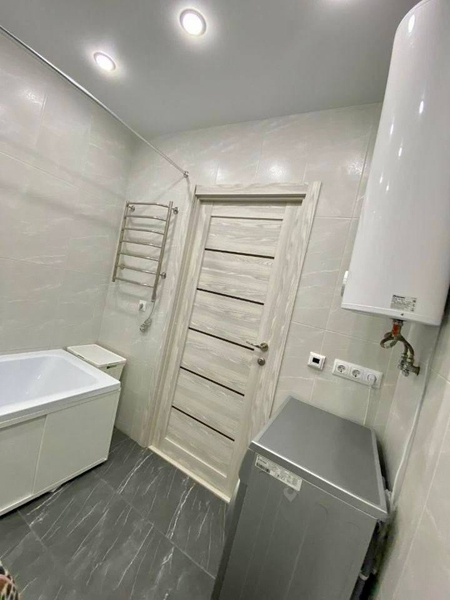 сдам срочно квартиру на рисовом 2х комнатная 300$