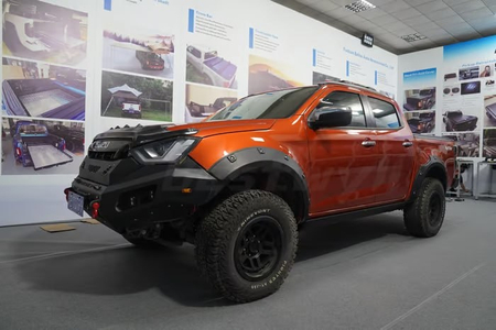 Пороги ISUZU D-MAX электронные выдвежные.