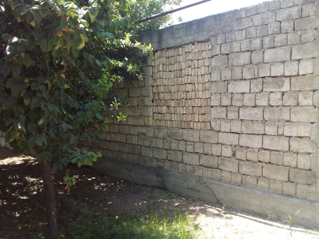 Sergli moshina bozor to'risida yer sotiladi