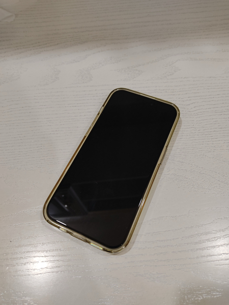 15 pro srochna sotiladi ideal holatda