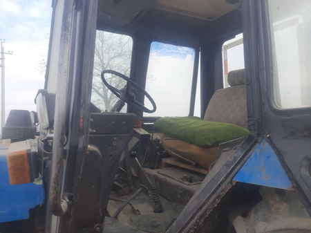 Mtz 80 sotiladi xama joyi naxadi