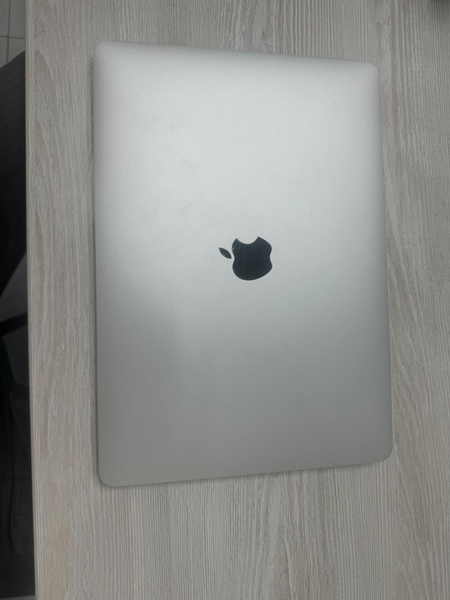 MacBook Air M1  holati yaxshi
