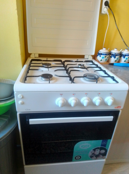 Gaz plita srochno sotiladi