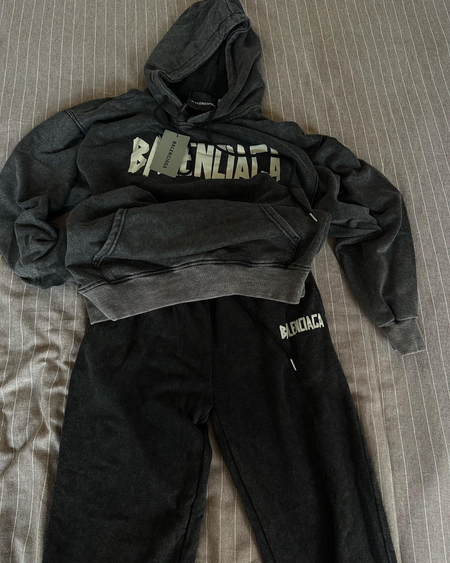 Двойка Balenciaga