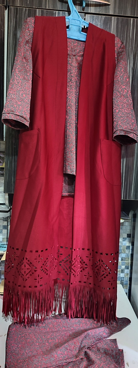 Брючный костюм 48-50 . С накидкой. Рост 158-160