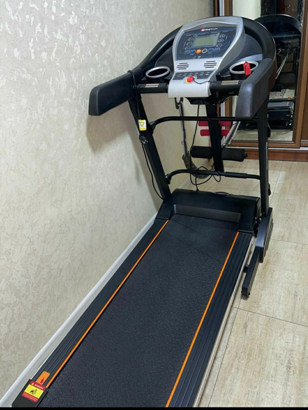 Продаю профессиональную новую беговую дорожку!
