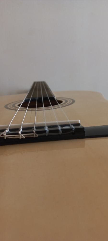 Klassik gitara sotiladi