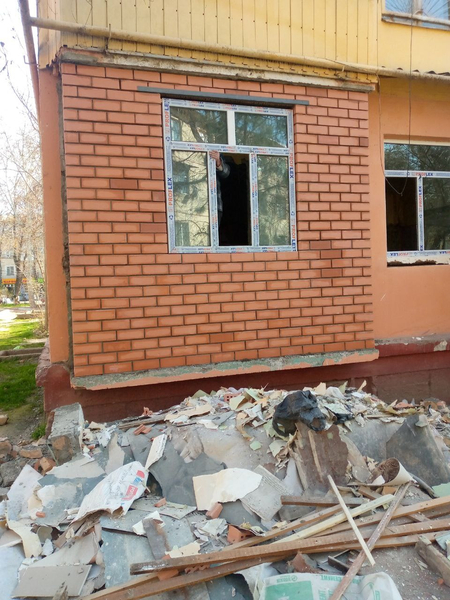 Кладка кирпичей балкона и забор качество гарантия