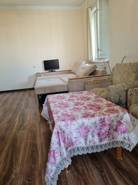 Аренда 1/8/9,Чехова Айбек.чистая 52м2.цена 400уе