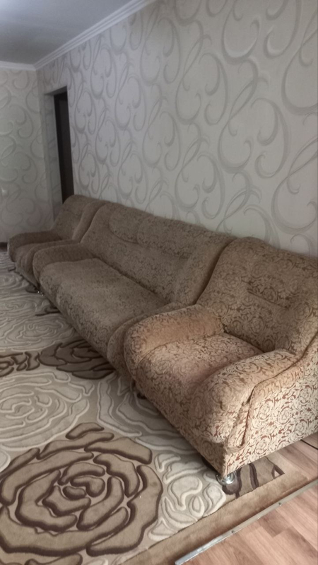 Диван и кресло продаются