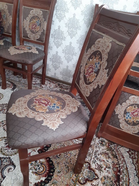 Стол и стулья