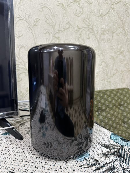 Apple Mac Pro Intel Xeon 12 core 32 Gb Ram 1 Tb SSD