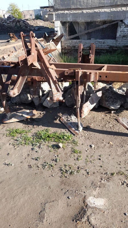 Traktor sotiladi