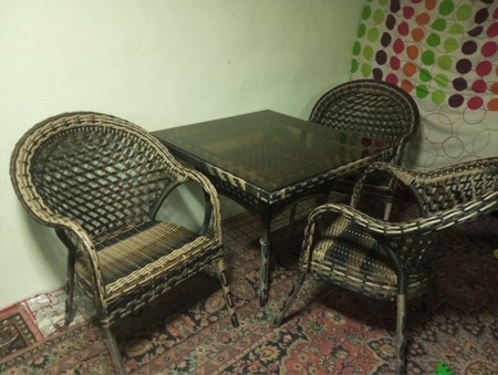 rattan stol ustul