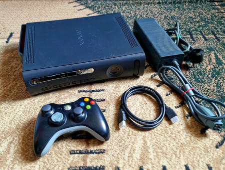 Xbox 360 freeboot va lt3 proshifka qilingan.