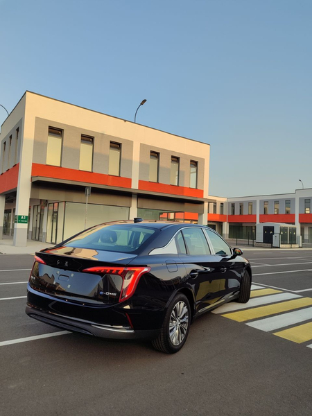 Hongqi eqm5 500km nasiya savdoga bor