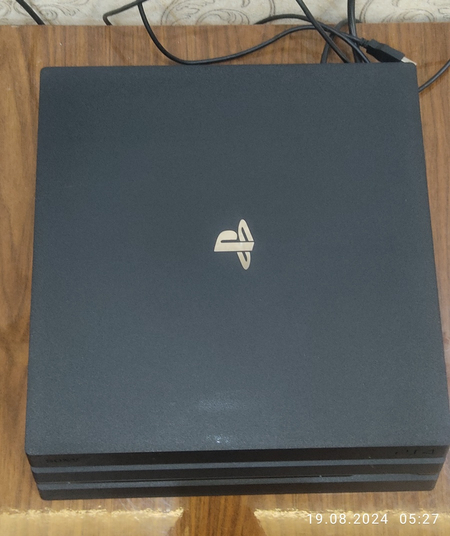 Playstation 4 pro 1 Tb proshivfka qilingan 9.00 versiya holati zor