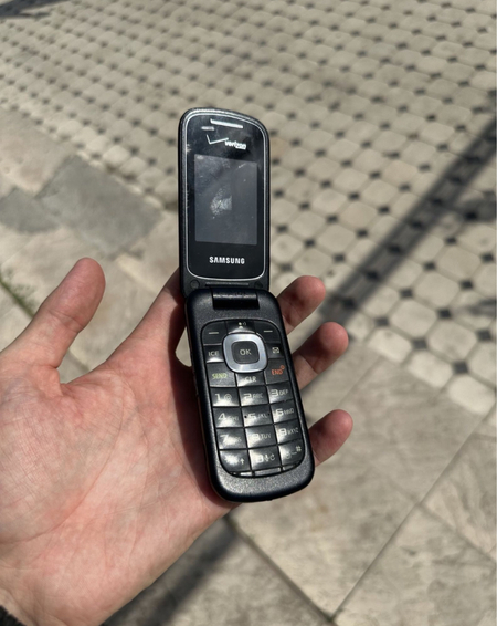 samsung verizon.  gusto. 3 original