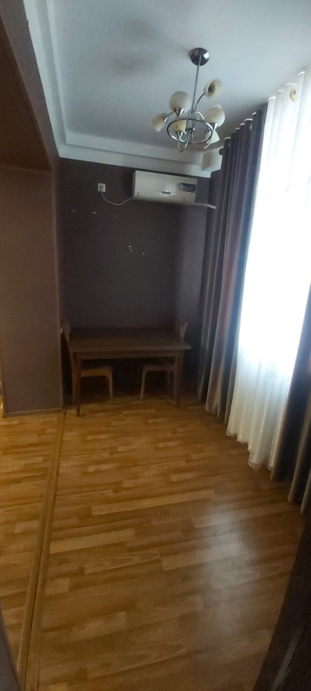 Срочно продается кирпичный квартира 3*4 на 1 этаже 4 этажного дома