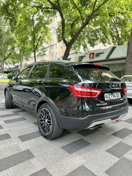 Lada vesta cross 2022yil 3 poz gaz bor metan
