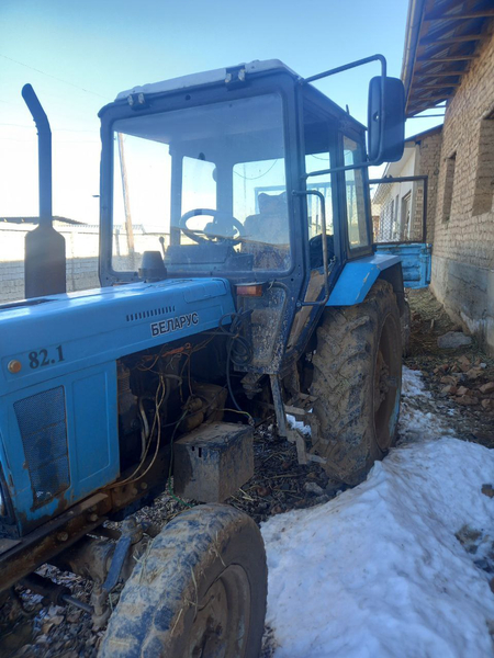 Traktor sotiladi