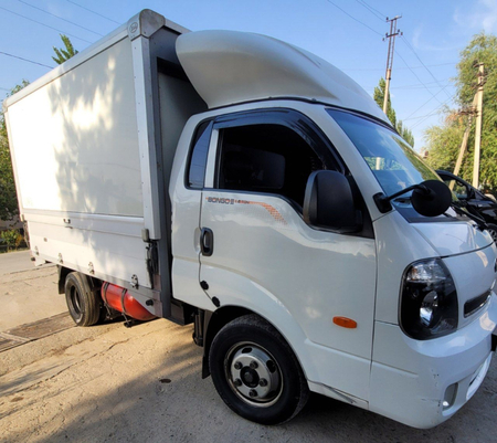 Kia bongo 3 1.200tn.  yili 2016 kraska tozza kamchiligi yoq