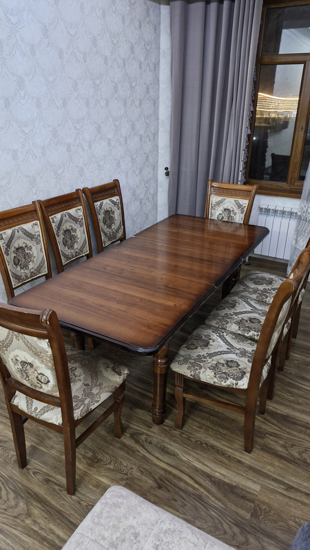 Продается стол и стулья