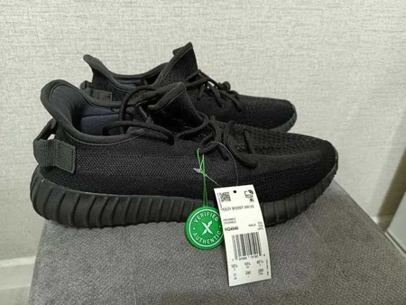 Продаю НОВЫЕ Кроссовки ADIDAS yezzy boost