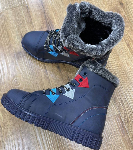 Продаются сапожки.