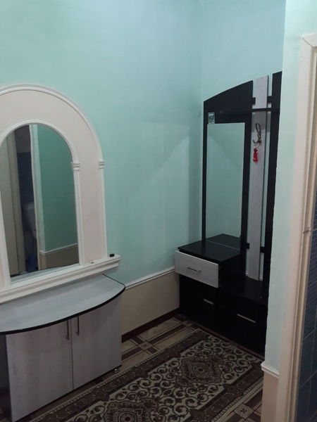 2 хонали,Шарк бозорча томонда жойлашган квартира ижарага берилади