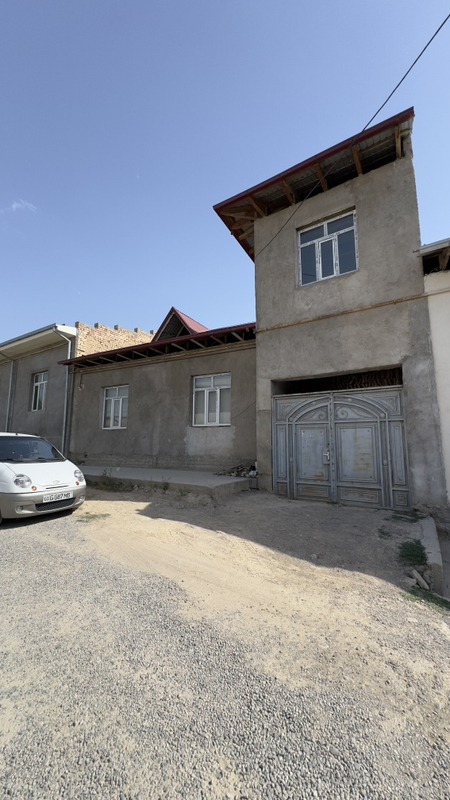 Nazarbek xarakat mahallada 4sotix uy karopka xolatda