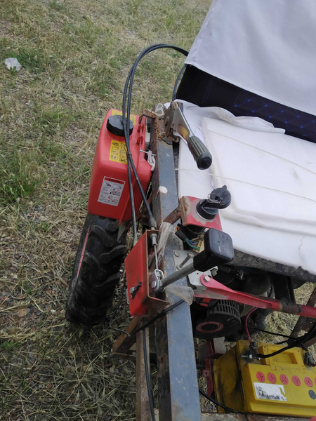 Mini traktor sotiladi