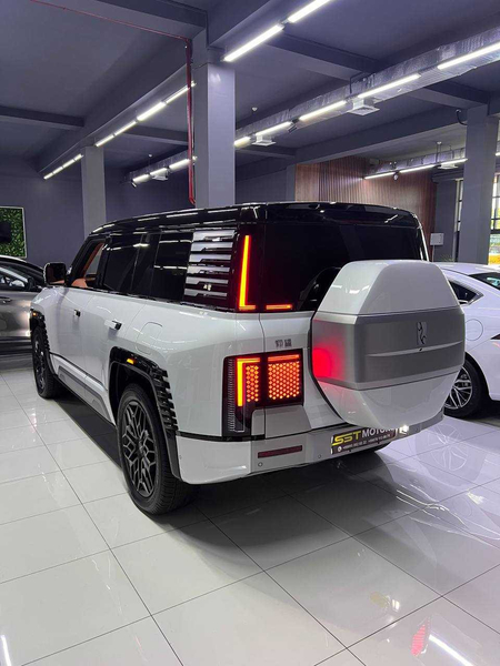 BYD Yangwang U8 Hybrid 2024