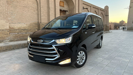 Jac M4  9 o'rindiqli minibus
