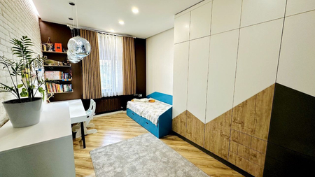 Продаётся  шикарная квартира ЖК Дархан 4/4/8. 165м²